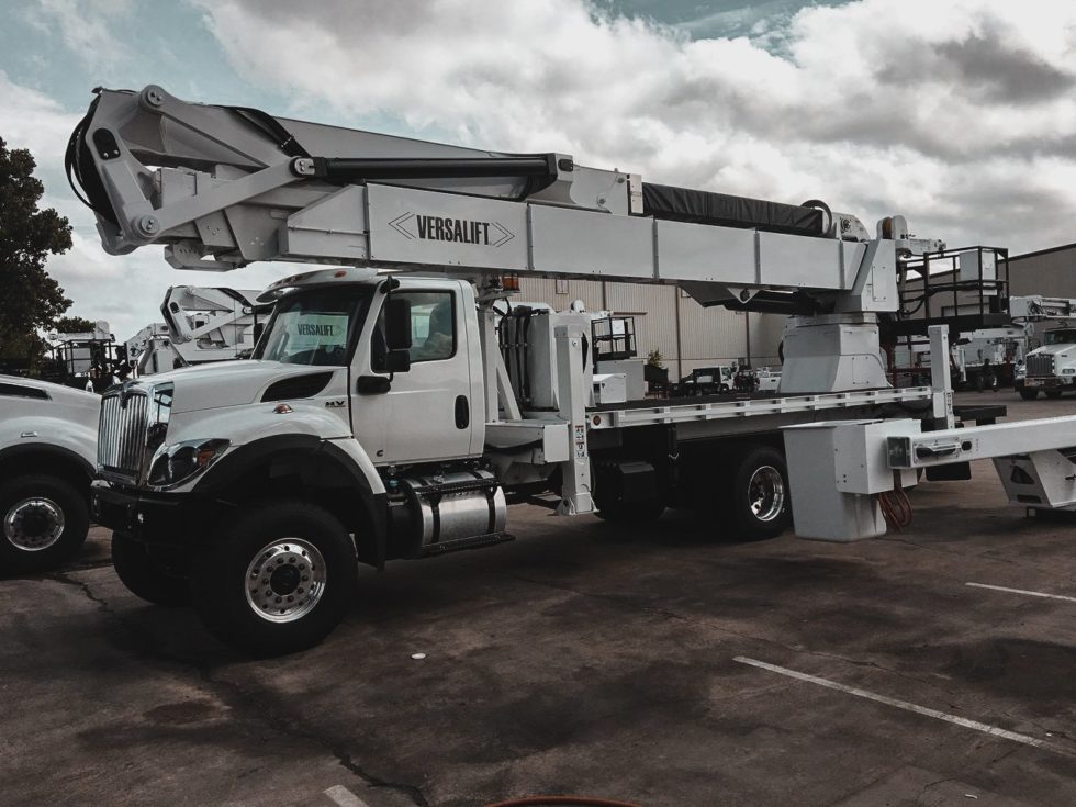 Versalift Bucket Trucks & Aerial Lifts - Safety is Priority #1 | JDC